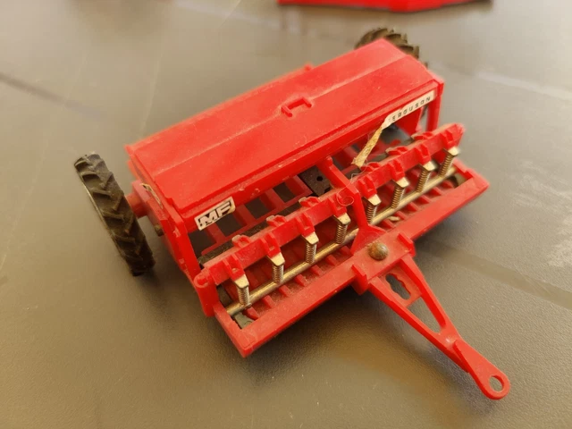 BRITAINS SEMOIR TRAINÉ Massey Ferguson TRACTEUR 1/32 AGRICOLE FERME ...