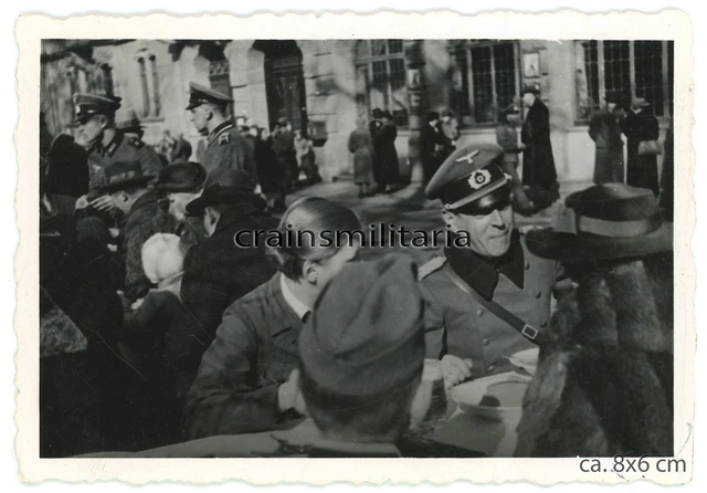 ORIG. FOTO HEER General Paul Danhauser bei WHW Mahlzeit mit BDM Mädchen ...