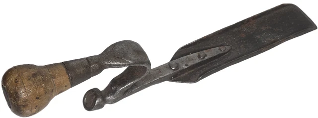 ANCIEN BOUTOIR DE MARÉCHAL-FERRANT FER FORGÉ au SABOT de CHEVAL GRAVÉ ...