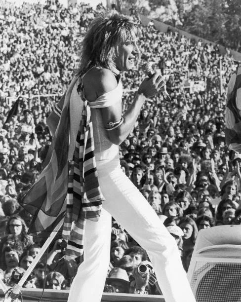 BRITISH ROCK STAR Rod Stewart onstage Faces Earl Warren Showgr- 1973 ...