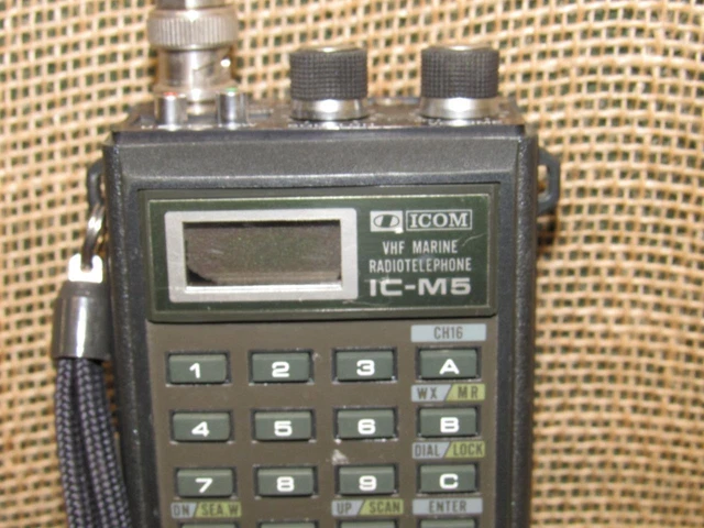 ICOM IC-M5 VHS Marine Radio Telephone w/ IC-CM7 Battery ~ Used But Not ...