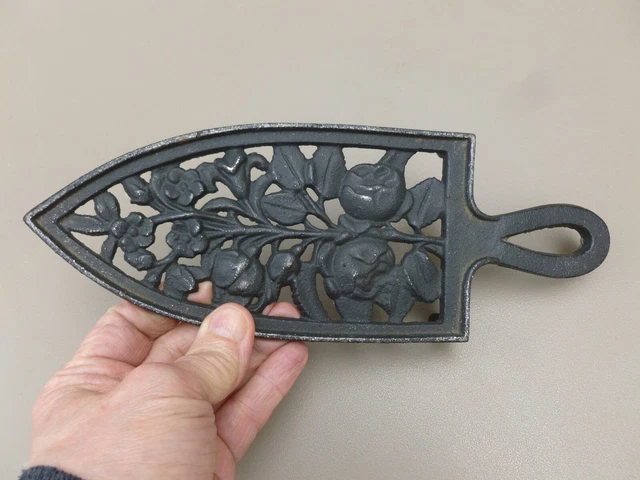 ANCIEN REPOSE FER à repasser décor fleurs. EUR 35,00 - PicClick FR