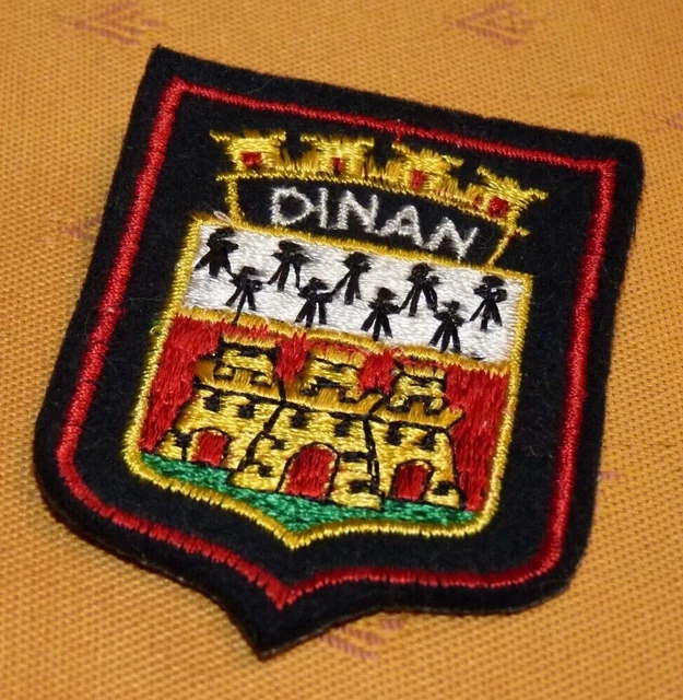 ANCIEN ÉCUSSON THERMOCOLLANT en feutre brodé blason de Dinan Vintage ...