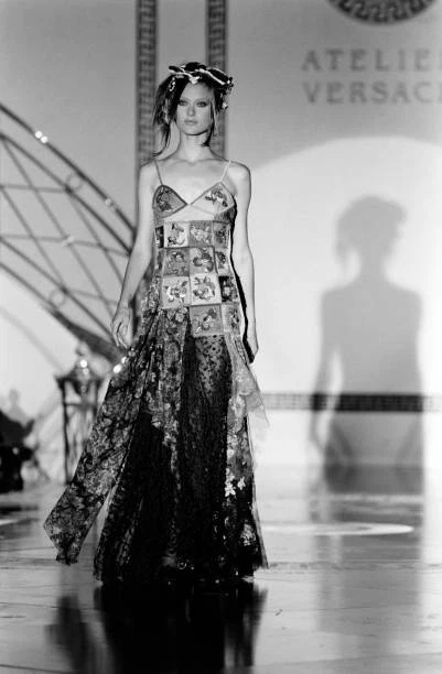 SHALOM HARLOW MODEL in a Atelier Versace fashion show 1993 Old Photo 2 ...