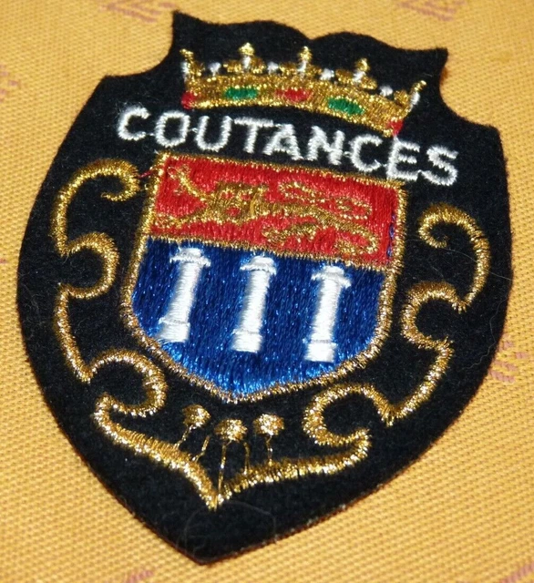 ANCIEN ÉCUSSON THERMOCOLLANT en feutre brodé blason de Coutances Vintage Patch EUR 5,00 ...