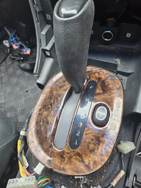 VT COMMODORE CALAIS SHIFTER WITH WOODGRAIN AUTO SHIFTER SURROUND ...