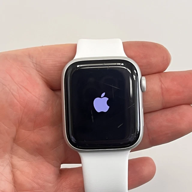 APPLE WATCH SERIES 9 Silver (GPS, 45mm) White Sports Band🔋BH 95% £159. ...