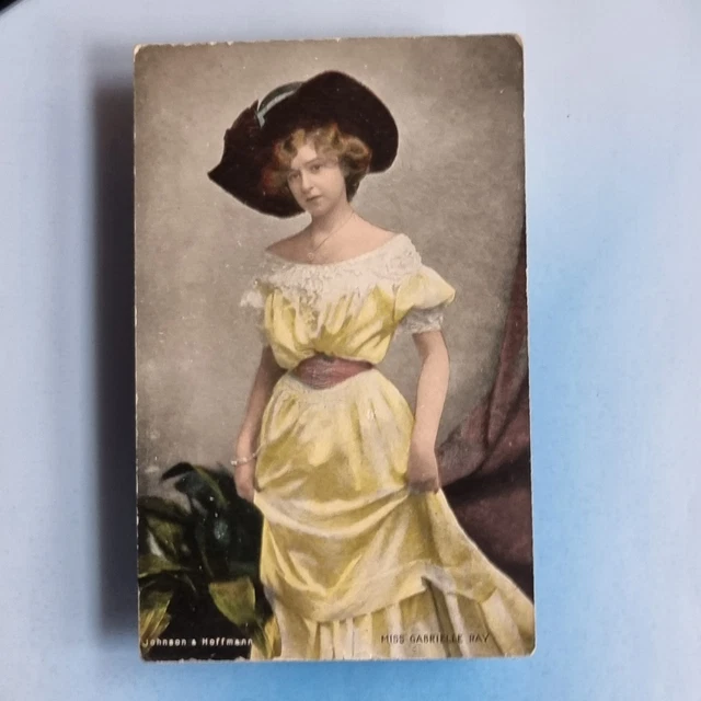 EDWARDIAN ACTRESS POSTCARD C1910 Miss Gabrielle Ray Yellow Dress Hat Pose EUR 8,44 - PicClick IT