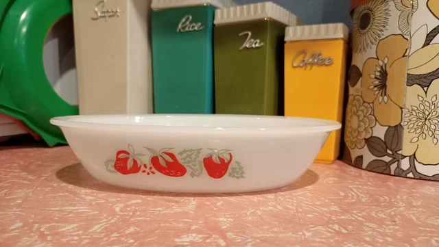 RARE AGEE PYREX Strawberry PO-112 Ovenware Dish. Australian Made $20.00 ...