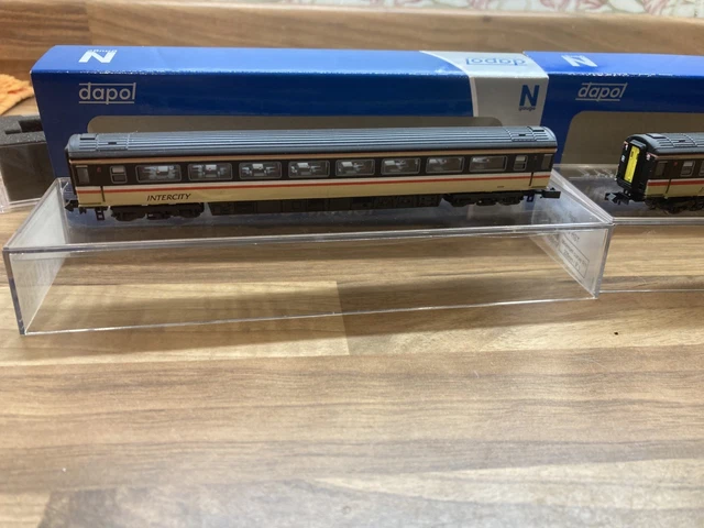 DAPOL 2 SWALLOW livery my 3 coaches with light bars fitted used but ...