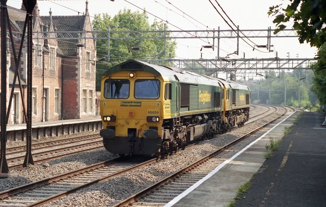 COLOUR NEGATIVE, CLASS 66, 66604, Freightliner livery passing ...