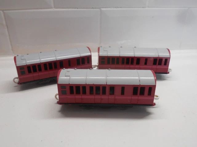 TOMY TRACKMASTER THOMAS the tank engine red express coaches x 3 £12.99 ...