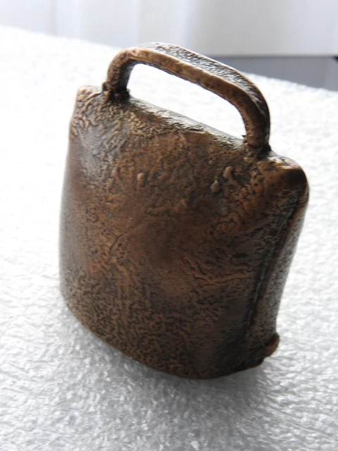 ANCIENNE CLOCHE CLOCHETTE clarine en bronze animaux outil ferme ... ANCIENNE CLOCHE CLOCHETTE clarine en bronze animaux outil ferme ...