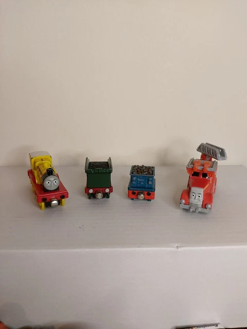 THOMAS TAKE N Play Thomas The Tank Engine Bundle With Fire Flynn £13.19 ...
