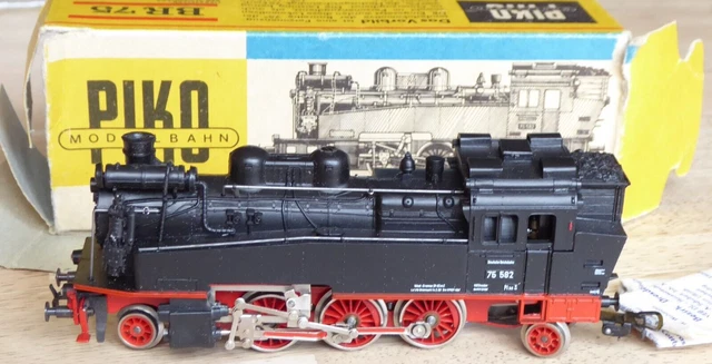 PIKO H0 LOCOMOTIVA a vapore BR 75 582 della DR Ep.3 raramente ben conservata funzione + luce OK ...