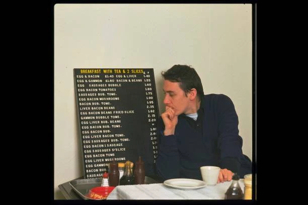 MUSICIAN & TV presenter Jools Holland reading the breakfast men- TV Old ... MUSICIAN & TV presenter Jools Holland reading the breakfast men- TV Old ...