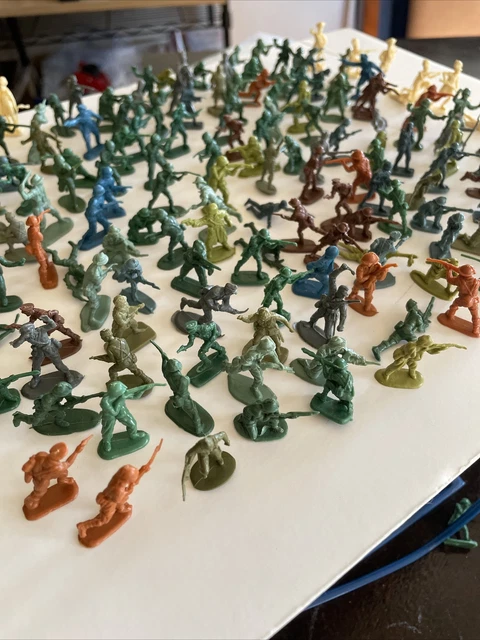 HUGE LOT OF Vintage Army Men Mini-Soldiers Over 170 Plastic Toy Bundle ...