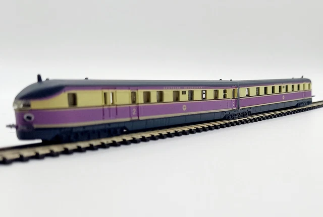 Z GAUGE SCALE Diesel-Electric Express Locomotive Coaches Model Railway ...