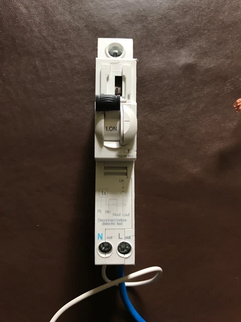 SCHNEIDER ELECTRIC A9D11832 C 32A Acti 9 iC60 RCBO Circuit Breaker (118 ...