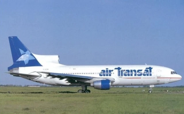 AIR TRANSAT LOCKHEED L-1011 Tristar C-GTSR @ Berlin SXF 2000 - postcard ...
