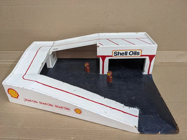 VINTAGE WOODEN TOY Car Garage Shell Oils 1970s 1980s Diescast Playset £ ...