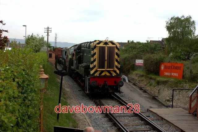 PHOTO CHINNOR Railway Class 08 Loco 2017 £1.45 - PicClick UK