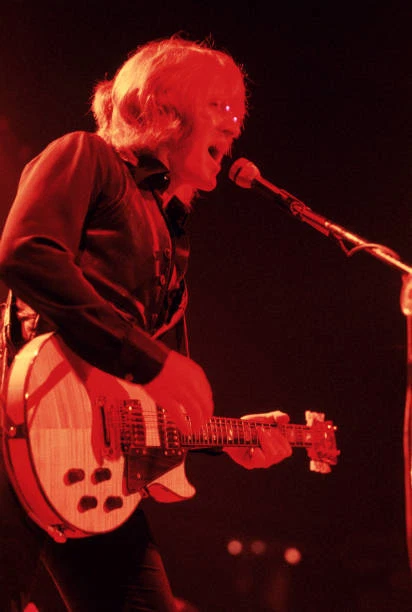 SINGER GUITARIST PAUL Kantner Of Jefferson Starship Performs 1976 Old ...