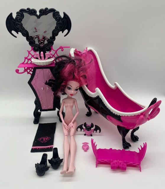 MONSTER HIGH DRACULAURA Powder Room Edition Doll Bathtub Sink Count ...
