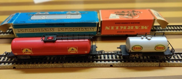 MARKLIN 2 CARRI cisterna ESSO (cod. 4501) e AVIA (cod. 4649) EUR 24,30 ...