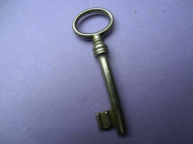 ALTE SCHLÜSSEL - schöner alter Möbelschlüssel - Schrankschlüssel -Eisenschlüssel EUR 3,20 ...