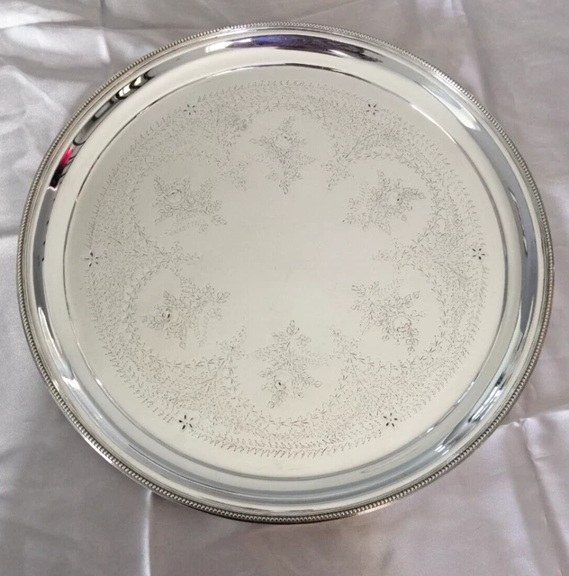 ANCIEN PLATEAU PLAT métal argenté au décor de roses et feuillages ...