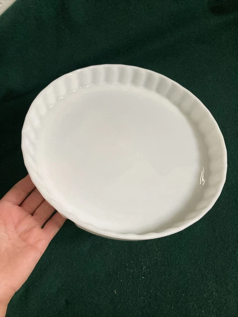 LARGE VINTAGE PYREX Fluted Flan Quiche / Pie Dish Plain Milk Glass £7. ...
