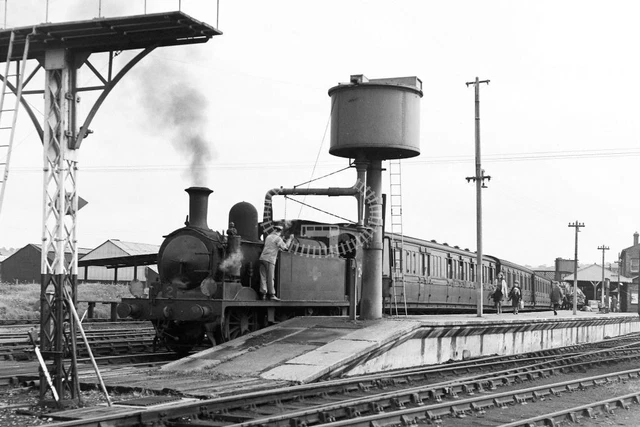 PHOTO BRITISH RAILWAYS Steam Locomotive BR ex SR O2 Calbourne 24 at ...