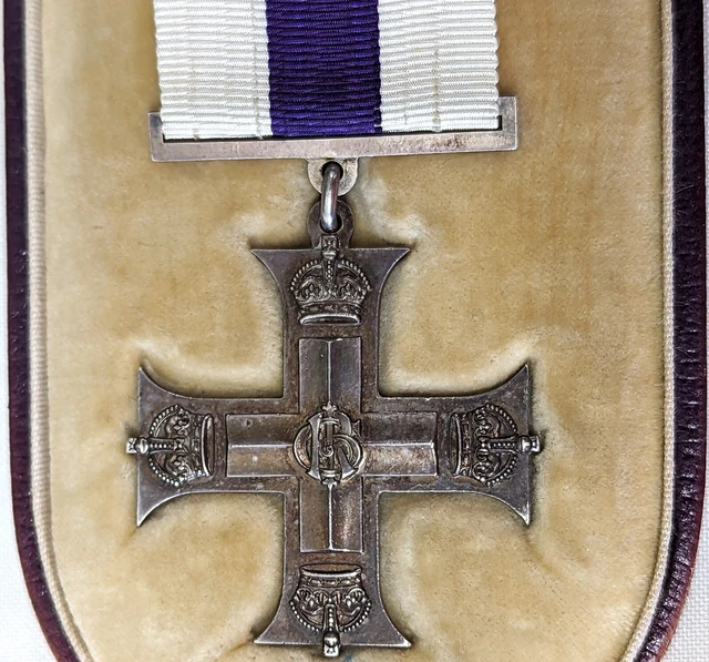 WW1 BRITISH-AUSTRALIAN MILITARY Cross GV bravery medal in case of issue ...