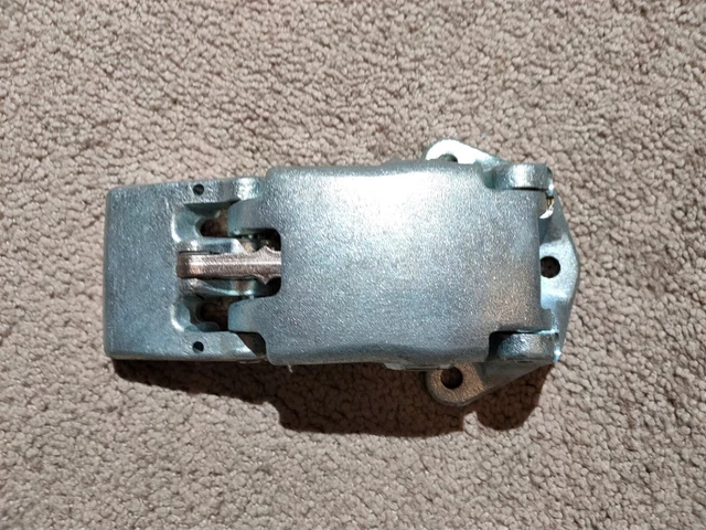 ORIGINAL IVECO DAILY ab Bj. 2014 Hecktür Scharnier Unten 5801528686 EUR ...