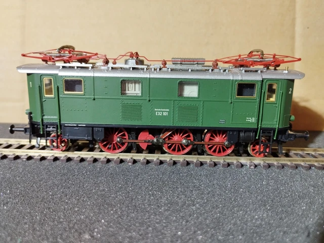 MODÉLISME FERROVIAIRE HO locomotive électrique DB E32. ROCO 63850 EUR 120,00 - PicClick FR
