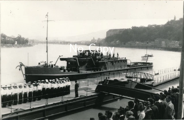 FOTO WK2 KRIEGSMARINE Boot Schiff Alberich Matrosen stehen Spalier X198 ...