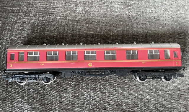 HORNBY R433 STANIER Composite Coach 3934 LMS Maroon OO Gauge £12.50 ...