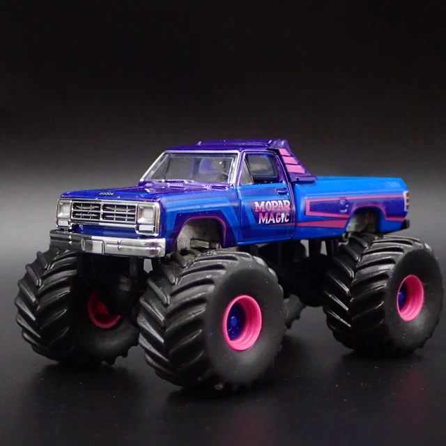 1983 83 DODGE RAM W350 Monster Truck Mopar Magique 1/64 Scale Voiture ...