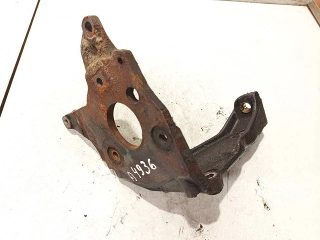 AUDI A4 1996 Engine Mount Bracket and Gearbox Mount Bracket 028130 ...