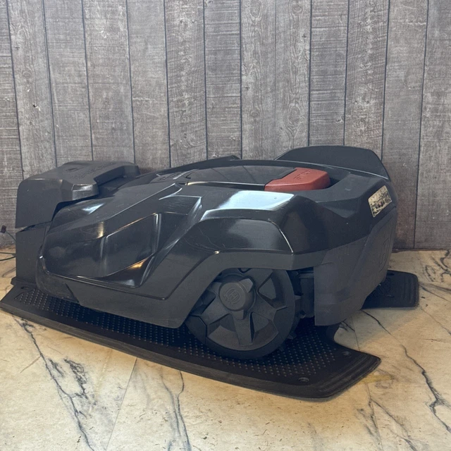 HUSQVARNA AUTOMOWER 330X Connect Sim robot tagliaerba robot da prato ...