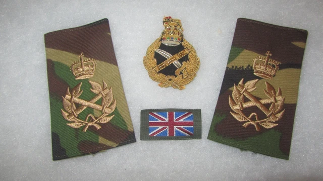 BRITISH ARMY GENERAL Rank And Cap Badge New Badges Of Rank In Olive ...