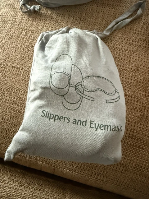 EMIRATES BUSINESS CLASS Slippers and Eye Mask Kit Flight Amenity ...