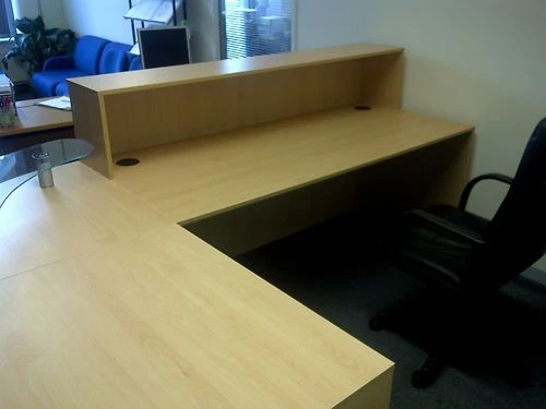 RECEPTION DESK OAK Curved Glass Shelf Aluminium Plinth Office Reception ...