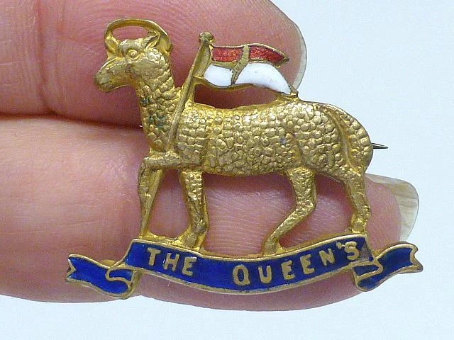 WWI ? QUEENS OWN YEOMANRY Military Cap Badge BRITISH ARMY Lamb Sheep ...