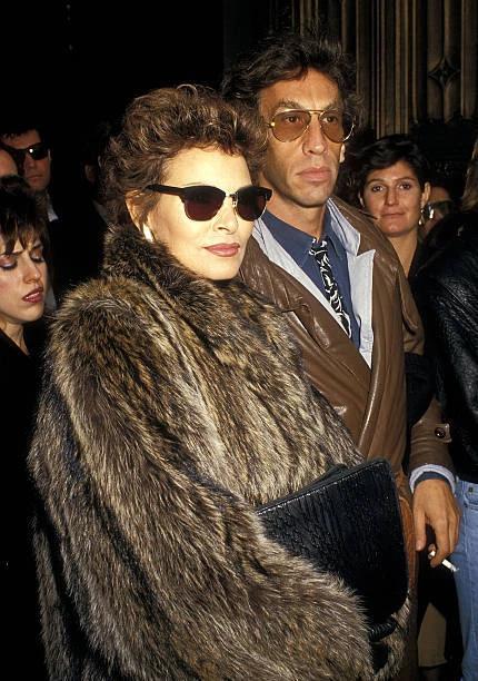 ACTRESS RAQUEL WELCH and husband Andre Weinfeld 1987 OLD PHOTO 4 $9.00 ...