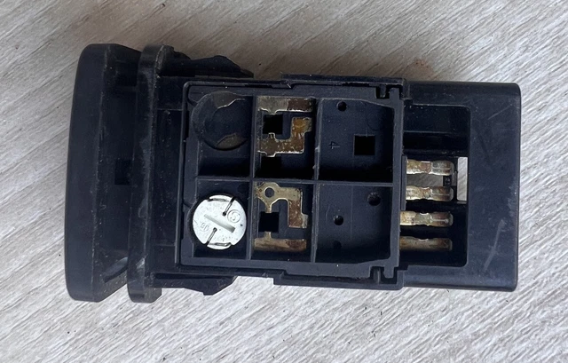 TOYOTA LAND CRUISER 100 Series Fuel Sub Tank Switch 4 Pin OEM EUR 40,01 ...