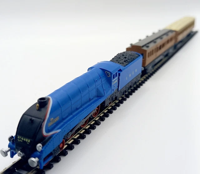 Z GAUGE SCALE LNER MALLARD Steam Locomotive + Coaches Model Railway ...