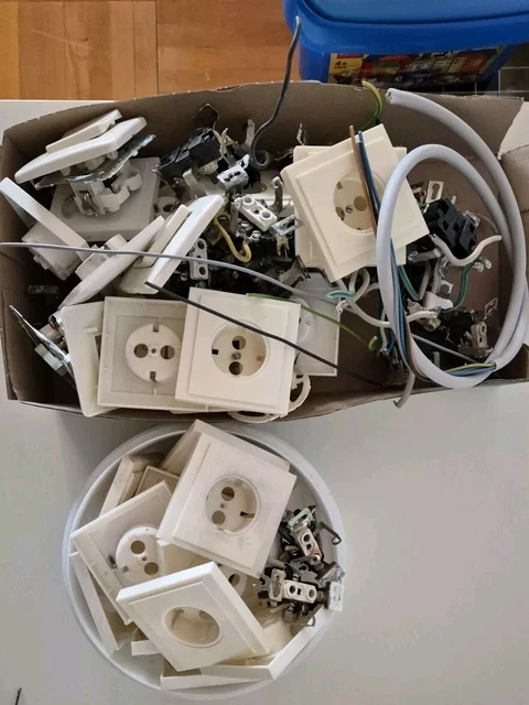 DDR STECKDOSEN LICHTSCHALTER Konvolut Alt Steckdose EUR 30,00 - PicClick DE