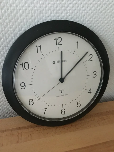 FUNK WANDUHR VON Eurochron, radio controlled, Made in Germany, Werk 762 ...